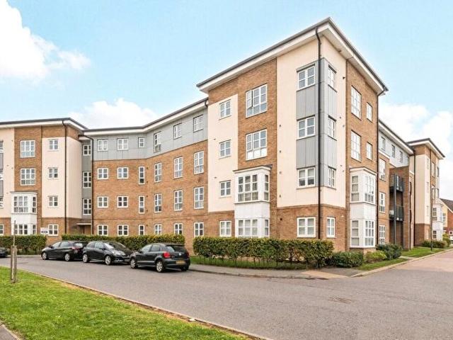 2 Bedroom Flat To Rent In Stadium Approach, Aylesbury, Buckinghamshire, HP21