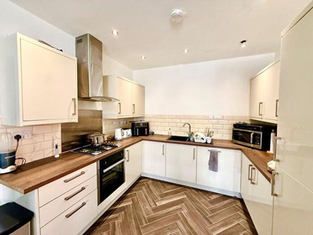 2 Bedroom Flat To Rent In Stapleford Lane, Nottingham, NG9