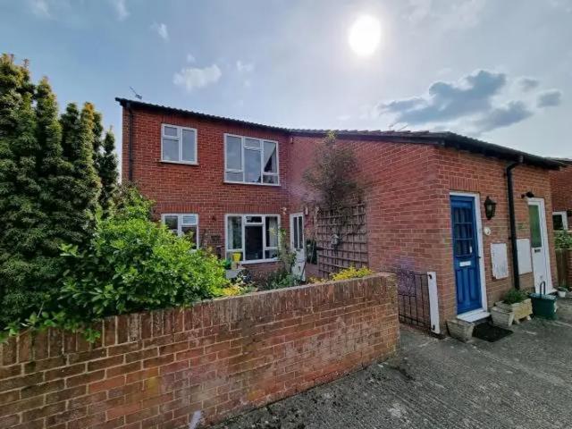 2 Bedroom Flat To Rent In Sadlers Court, Abingdon, OX14