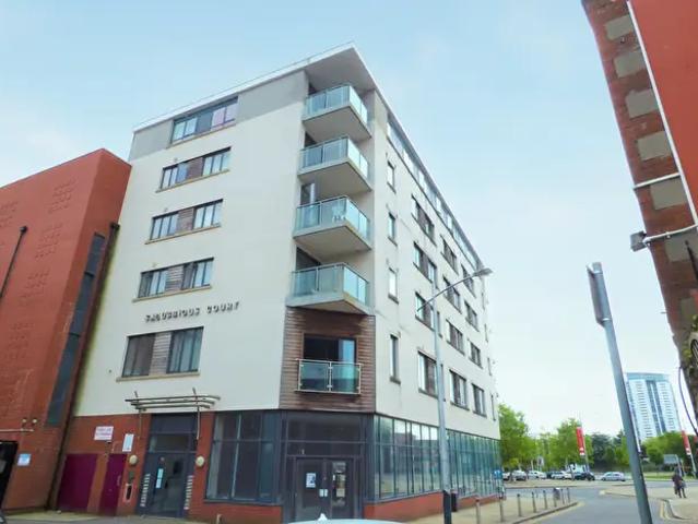 2 Bedroom Flat To Rent In Salubrious Court, Swansea, SA1
