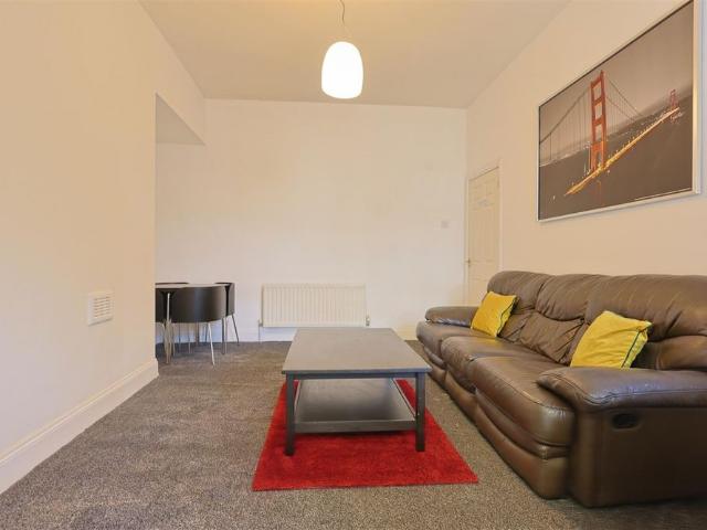 2 bedroom Flat to rent in Sandringham Road, South Gosforth, Newcastle Upon Tyne, NE3