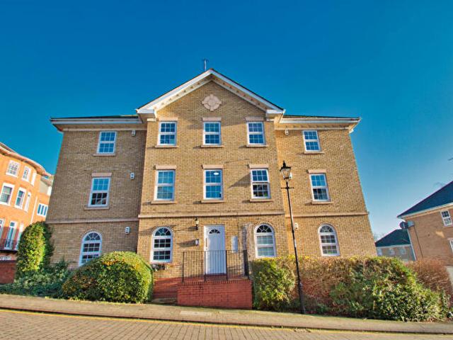 2 Bedroom Flat To Rent In Scholars Court, Derngate, NN1