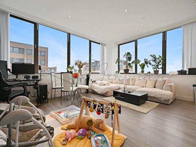 2 Bedroom Flat To Rent In Silbury Boulevard, Milton Keynes, MK9