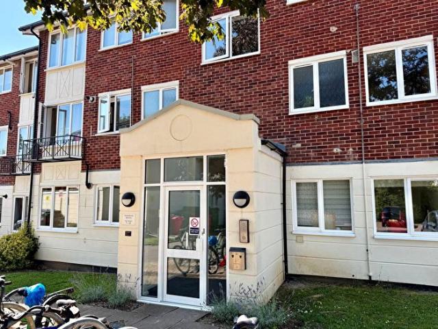 2 Bedroom Flat To Rent In Silkdale Close, Oxford, OX4