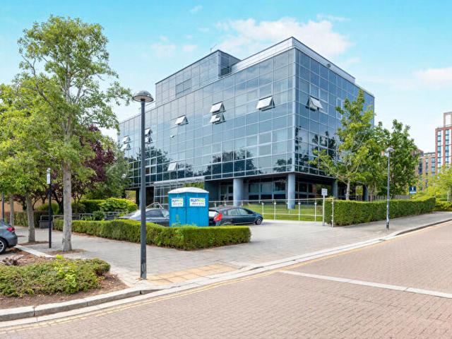 2 Bedroom Flat To Rent In South Row, Milton Keynes, Buckinghamshire, MK9