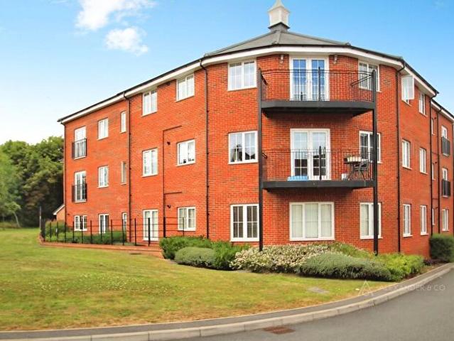2 Bedroom Flat To Rent In Tenor Close, Buckingham, MK18