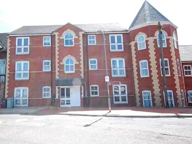 2 Bedroom Flat To Rent In The Towers Station Road, Desborough, Kettering, NN14