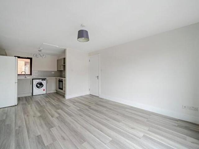 2 Bedroom Flat To Rent In The Heyes, Gloucester Green, Oxford, OX1