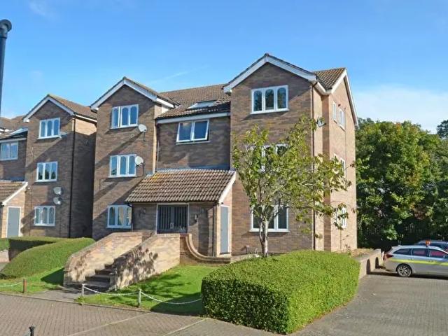 2 Bedroom Flat To Rent In The Lindens, Towcester, NN12