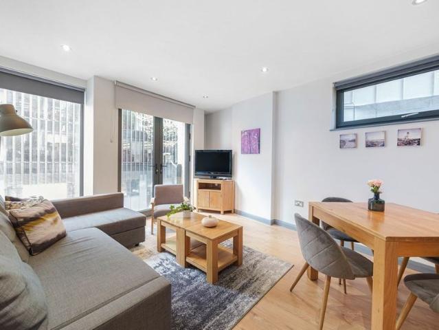 2 Bedroom Flat to Rent in Tooley Street, London, SE1