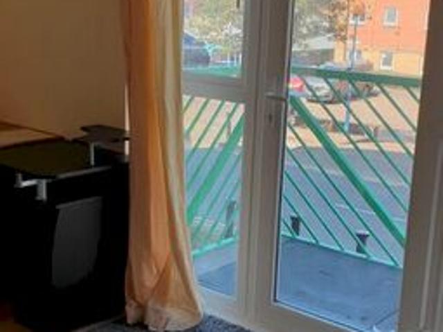 2 Bedroom Flat To Rent In Trawler Road, Swansea, SA1