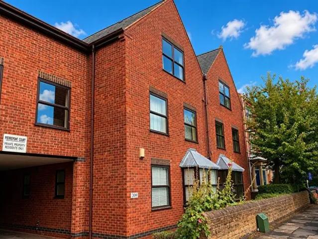 2 Bedroom Flat To Rent In Trent Boulevard, Nottingham, NG2