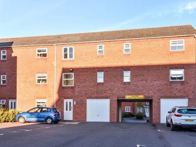 2 Bedroom Flat To Rent In Verney Road, Banbury, OX16