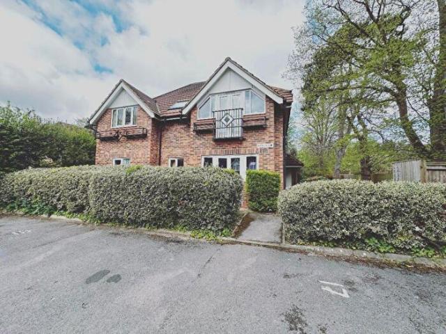 2 Bedroom Flat To Rent In Victoria Court, London Road, Headington, Oxford, OX3