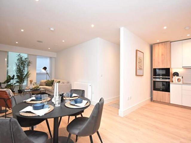 2 Bedroom Flat To Rent In Virginia House, Walton Street, HP21