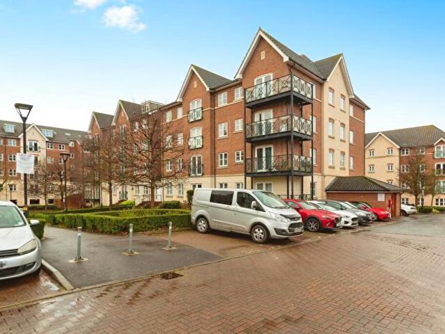 2 Bedroom Flat To Rent In Viridian Square, Aylesbury, HP21