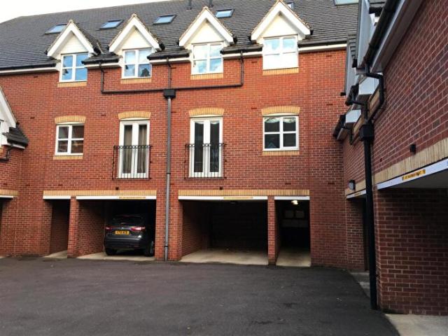 2 Bedroom Flat To Rent In Wallbeck Close, Northampton, NN2