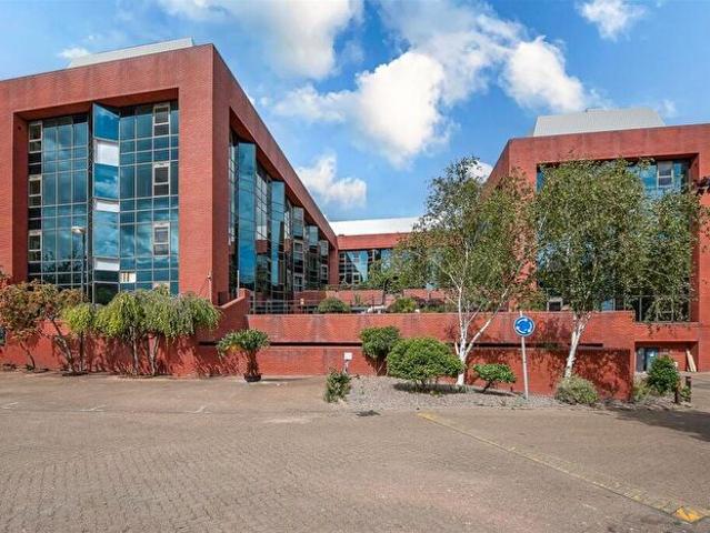2 Bedroom Flat To Rent In Walton Street, Aylesbury, Buckinghamshire, HP21