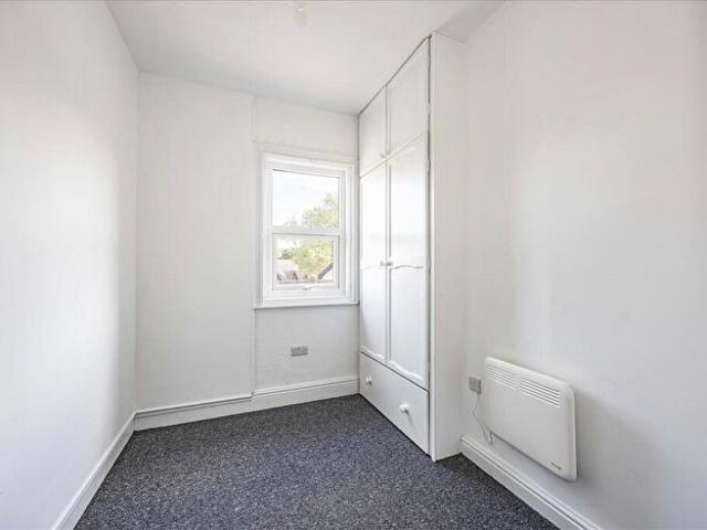 2 Bedroom Flat To Rent In Watcombe Circus, Nottingham, NG5