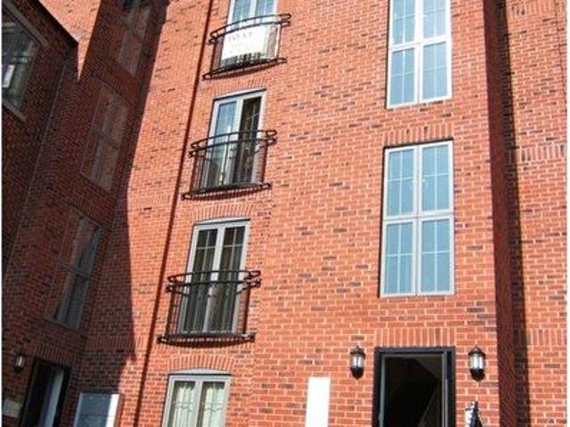 2 Bedroom Flat To Rent In Weavers Court, Hinckley, LE10