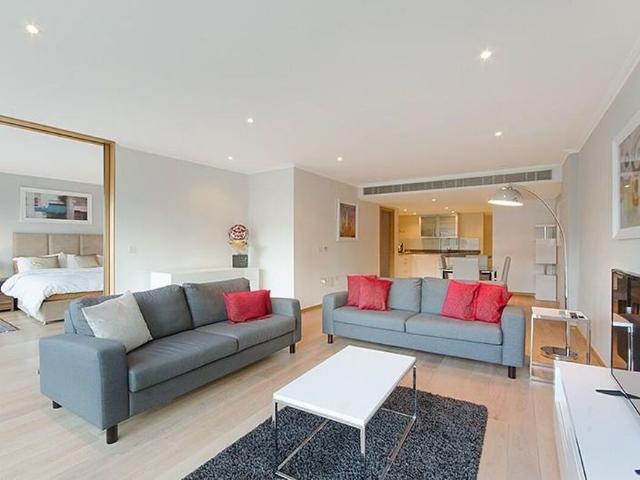 2 bedroom flat to rent in West India Quay near Canary Wharf, E14