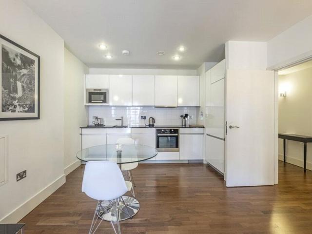 2 bedroom Flat to rent in Weymouth Street, Marylebone, London, W1W