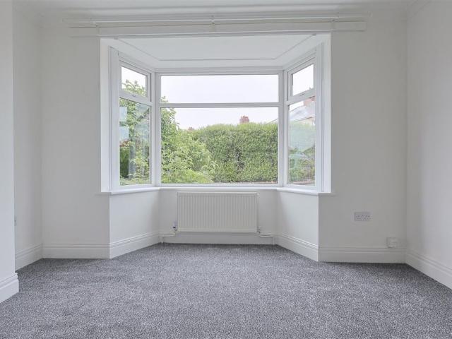 2 bedroom Flat to rent in Whinneyfield Road, Walkergate, Newcastle Upon Tyne, NE6