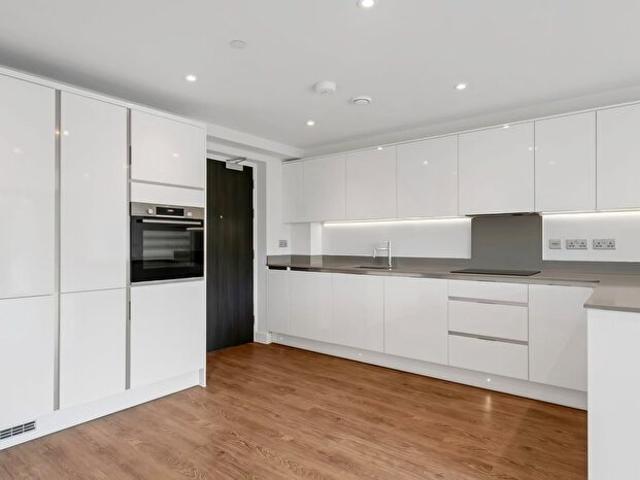 2 Bedroom Flat To Rent In Wilford Lane, West Bridgford, NG2