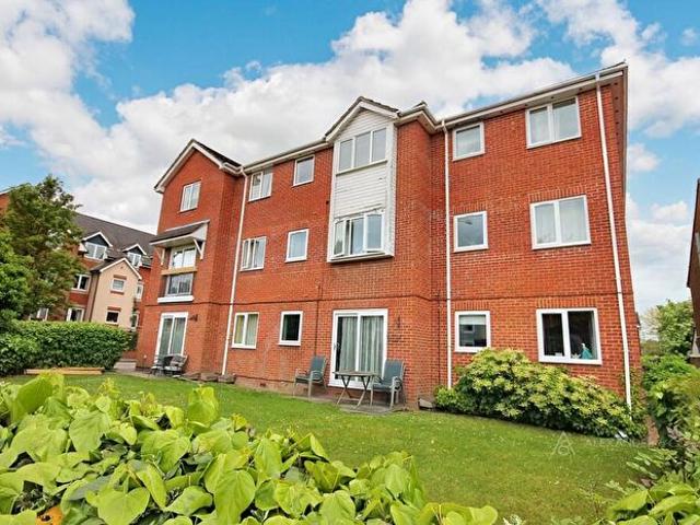 2 Bedroom Flat To Rent In Willow Road, Aylesbury, HP19