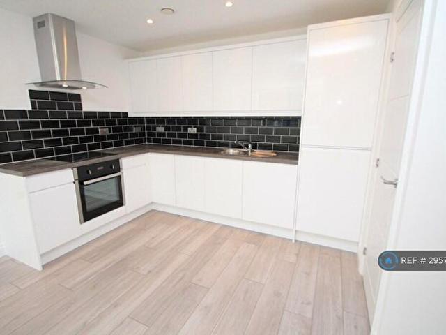 2 Bedroom Flat To Rent In Wing House, Aylesbury, HP20