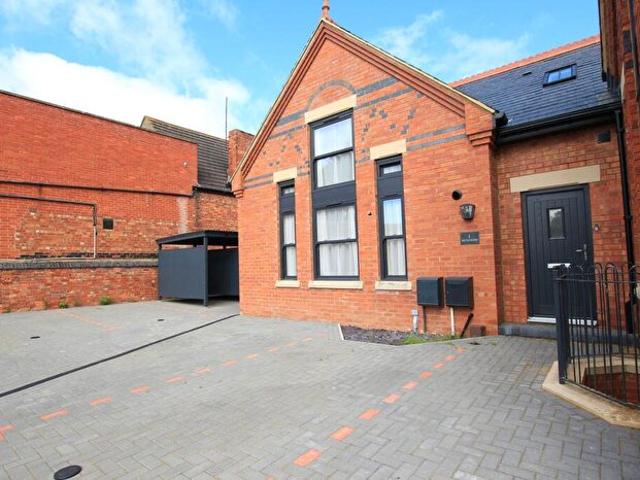 2 Bedroom Flat To Rent In York Avenue, Cogenhoe, NN7