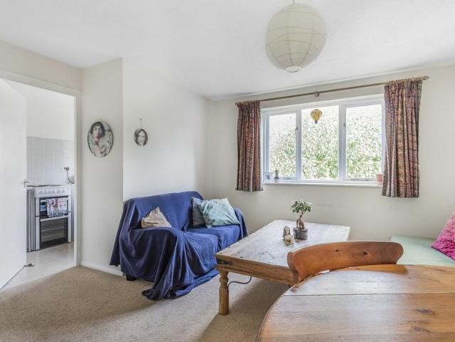 2 Bedroom Flat to Rent in, 9 John Maurice Close, London, SE17