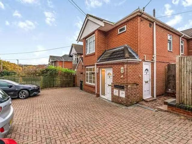 2 bedroom Flat to rent, Kanes Hill, Southampton, SO19 £1,100.