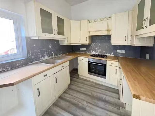 2 bedroom Flat to rent, Kimberley Road, Southsea, PO4 £1,150.