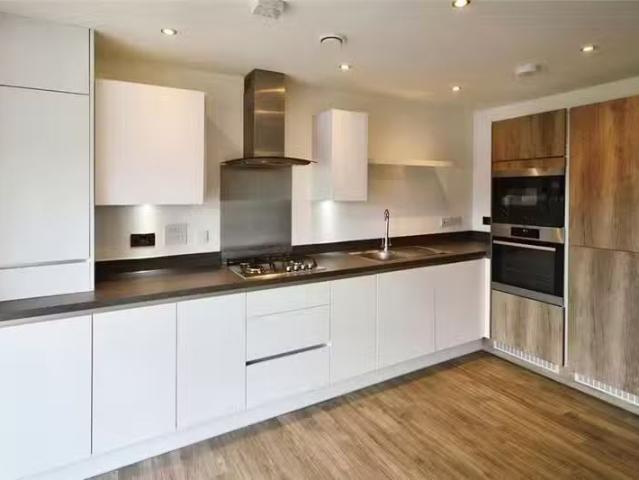 2 bedroom Flat to rent, Knights Templar Way, Strood, ME2 £1,4.