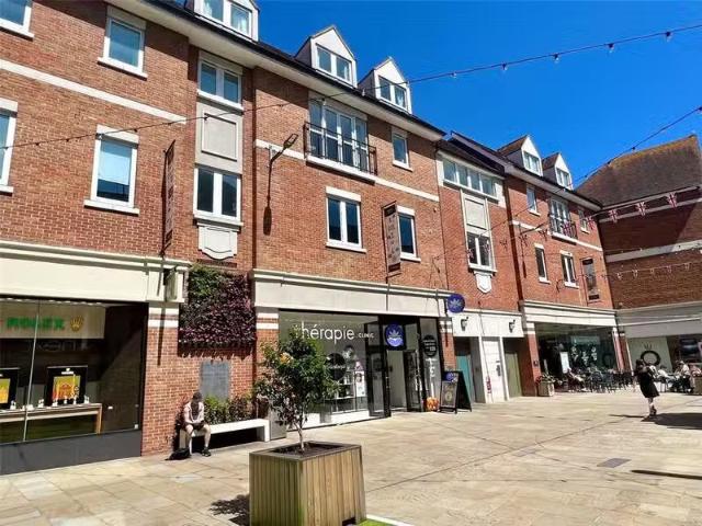 2 bedroom Flat to rent, Langton Gardens, Whitefriars Street, C.