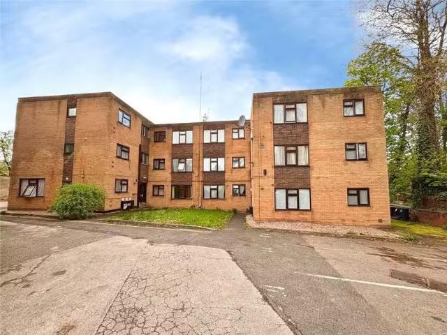 2 bedroom Flat to rent, Larches Lane, Wolverhampton, WV3 £795.