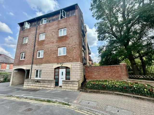2 Bedroom Flat To Rent, Lincoln Street, Town Centre SN1, 2 bed flat to rent, £1,000 pcm | PrimeLocation