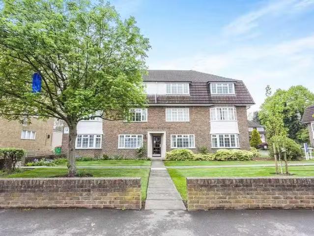 2 bedroom Flat to rent, London Road, Cheam, SM3 £1,700 pcm