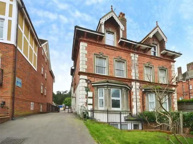 2 bedroom Flat to rent, Park Road, Tunbridge Wells, TN4 £1,55.
