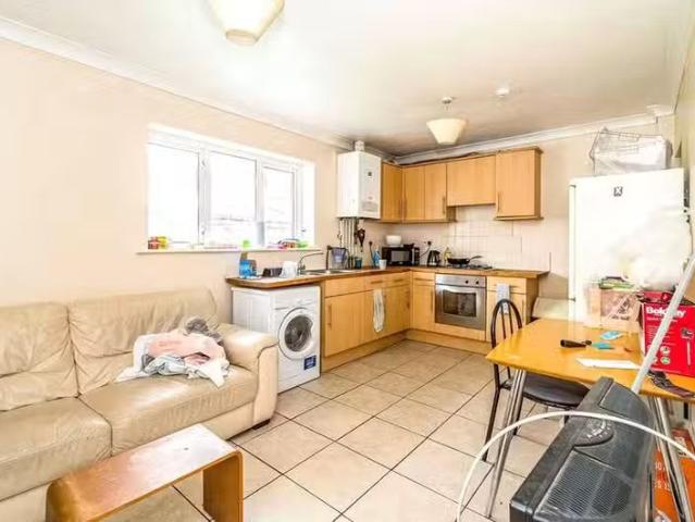 2 bedroom Flat to rent, Portswood Road, Southampton, SO17 £1.
