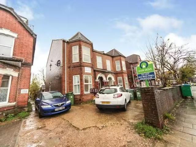 2 bedroom Flat to rent, Portswood Road, Southampton, SO17 £99.