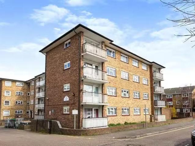 2 bedroom Flat to rent, Queen Street, Gravesend, DA12 £1,200.
