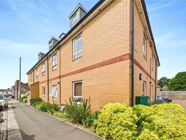 2 bedroom Flat to rent, Ruskin Road, Northampton, NN2 £1,100.