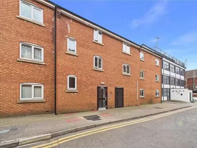 2 bedroom Flat to rent, Regent Street, Northampton, NN1 £1,00.