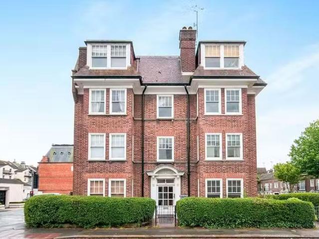 2 bedroom Flat to rent, Rochester Gardens, Hove, BN3 £1,450 pcm
