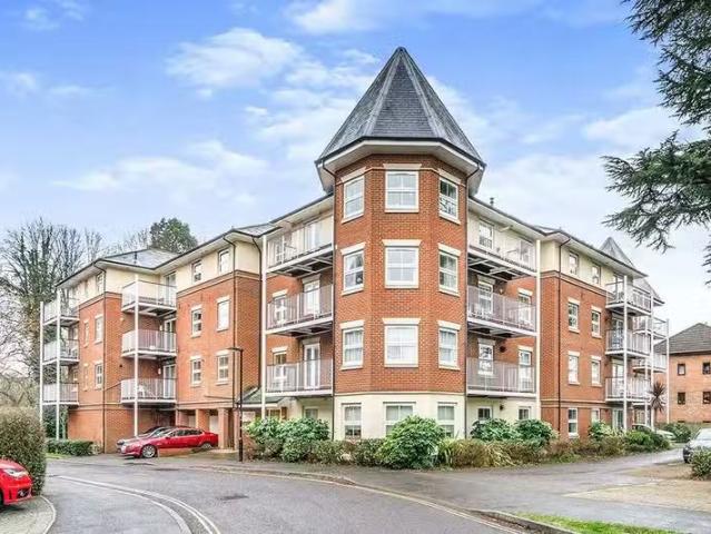 2 bedroom Flat to rent, Rollesbrook Gardens, Southampton, SO15.