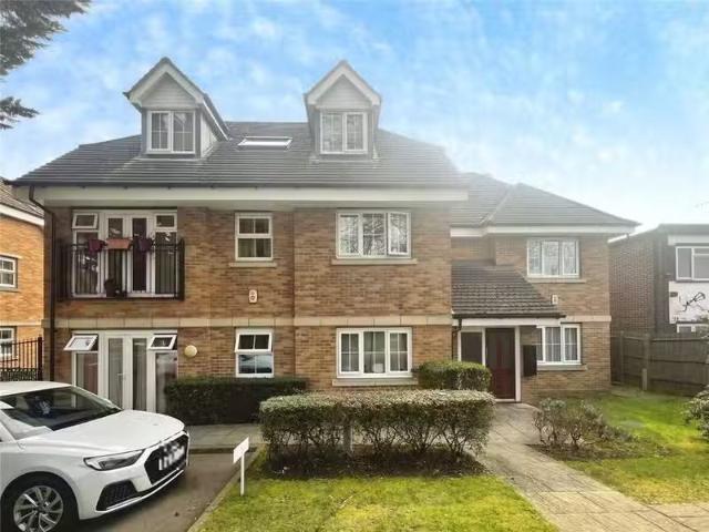 2 bedroom Flat to rent, St. Albans Road, Watford, WD25 £1,700.