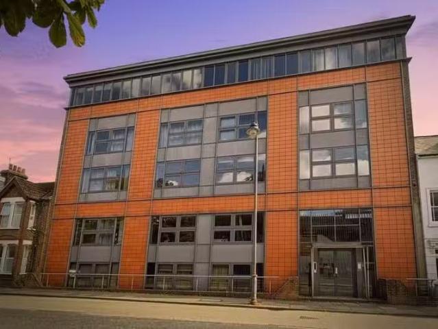 2 bedroom Flat to rent, Station Road West, Canterbury, CT2 £1.