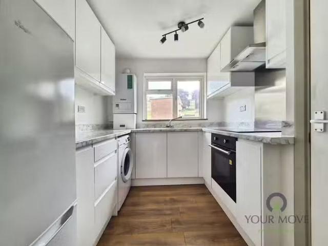 2 bedroom Flat to rent, Sunderland Close, Rochester, ME1 £1,1.